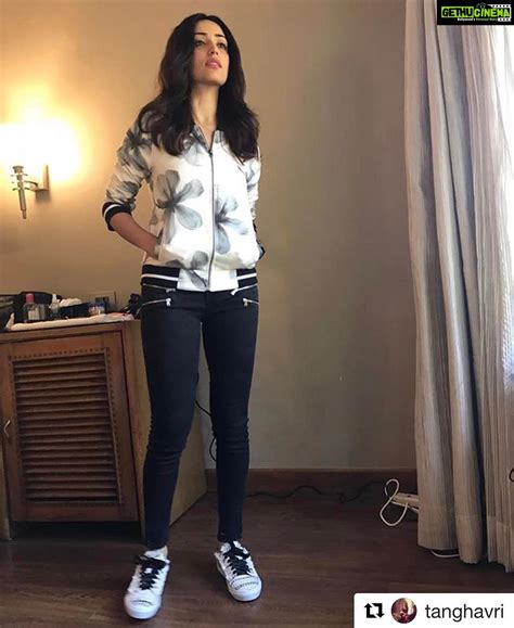 Yami Gautam Hot In Jeans