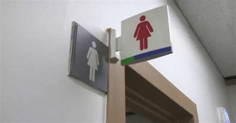 고교 女화장실에 몰카 설치한 男교사 이전 근무지서도 몰카 설치