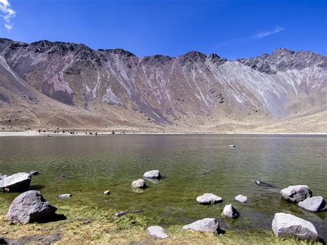 Laguna Del Sol Nevado De Toluca México Lago Con Montaña Imagen De