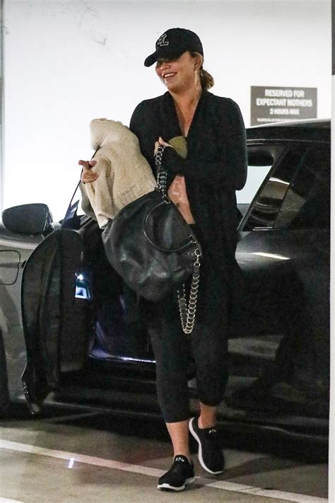 Pregnant Chrissy Teigen Out In Beverly Hills 12162022 Hawtcelebs