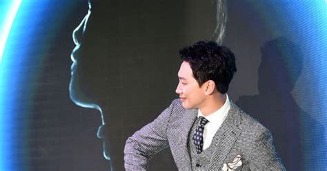 [사진]비 수트에 고릴라 댄스