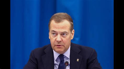 Медведев Россия не только расширяет производство вооружения но и
