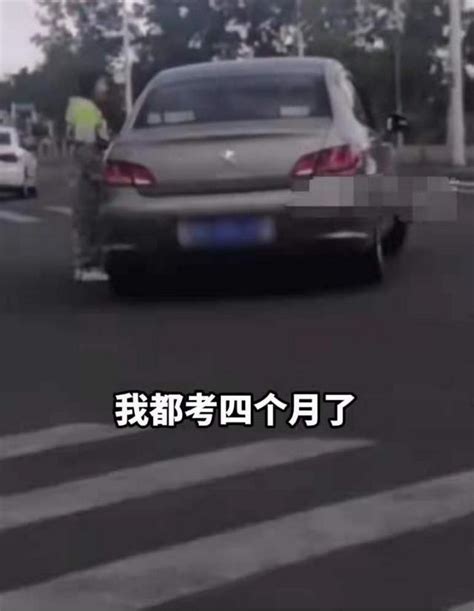 女子科三被恶意别车，拍车门崩溃痛哭：考四个月就差一个拐弯了 每日头条