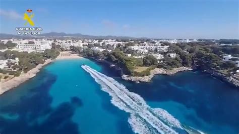 Watch Speedboat Driving Drugs Traffickers Flee Police Before Chase