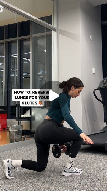 Reverse Lunges How To Do Reverse Lunges For Glutes Lunge Variations Exercise