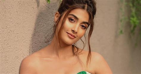 Pooja Hegde मनमोहक अदा स्टायलिश अंदाज दाक्षिणात्य अभिनेत्रीची