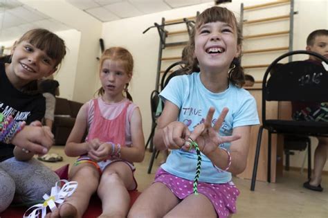 יתומי המלחמה נחטפים לרוסיה אוקראינה 8000 ילדים גורשו והועברו לאימוץ