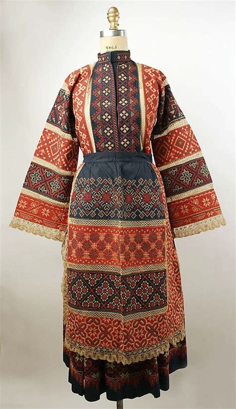 Pin en RUSIA ROPA TRADICIONAL