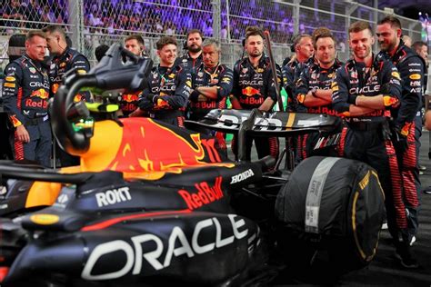 Fia And F1 Considering Race Cap Rule For All F1 Personnel R Formula1