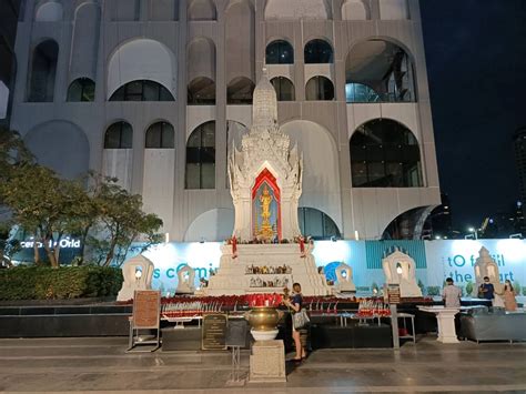 พระตรีมูรติ เซ็นทรัลเวิลด์เทพแห่งความรักจริงหรือ