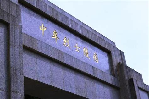 【党团工作】我校影视艺术学院开展清明缅怀英烈祭扫活动 河南艺术职业学院 影视艺术学院