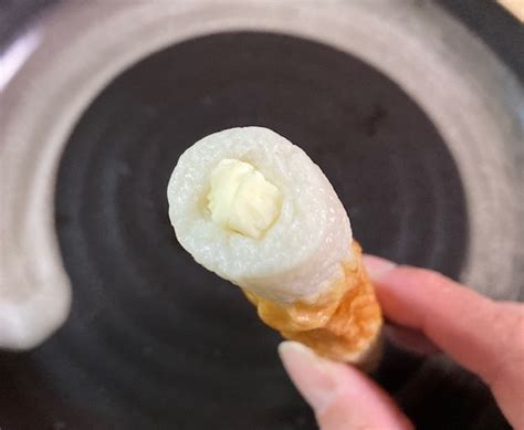 知らなきゃ損！ちくわの穴にチーズをスルッと詰める裏ワザ