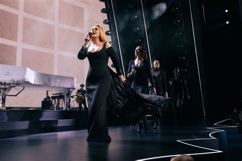 Adele Detiene Un Concierto En Las Vegas Al Oír Un Grito Homófobo Mia 937