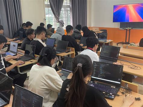 Học Vuejs Qua Dự án Crud Tại Fpt Polytechnic Tây Nguyên Chuyển