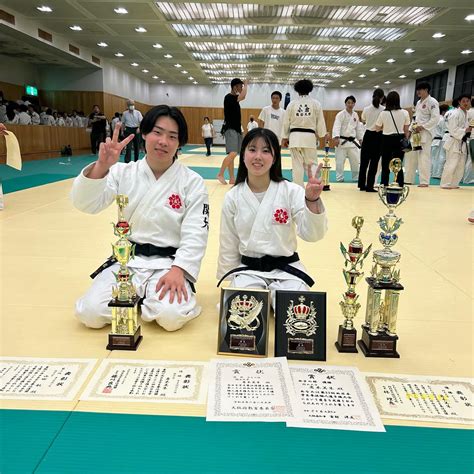 関西大学体育会拳法部 先日、第23回西日本学生拳法個人選手権が行われました。 女子弐段以上の部で岩木美朱が優勝 男子初段の部で山田航が3位