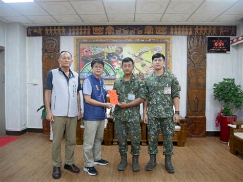 屏東縣政府民政處役政科長黃啟原慰問陸軍333旅周中士祝福父親早日康復 Enn台灣電報