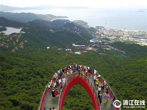 盘点国内高空玻璃栈道 敢不敢去体验一把悬崖上的心跳 嵊州新闻网