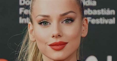 Ester Expósito Aparece Con Jeans Ajustados Presumiendo Su Cinturita