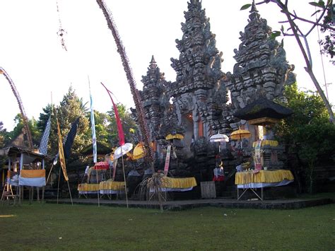 Pura Mandaragiri Semeru Agung PARIWISATA LUMAJANG