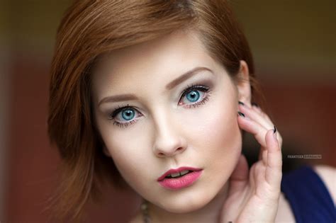 Девушка С Красивыми Глазами из архива для всех людей открыли доступ
