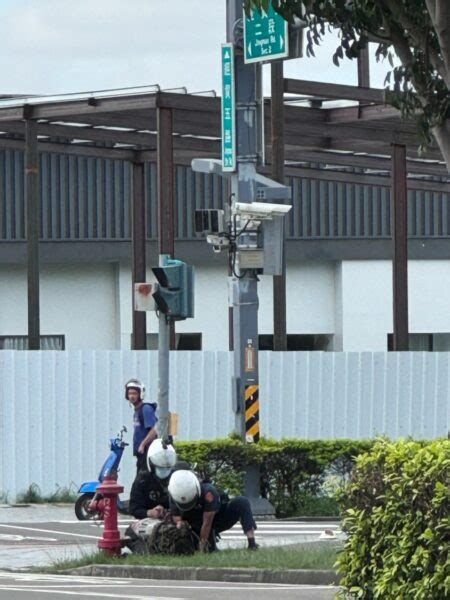 台中警方攔查違規重機 查獲失聯移工並強勢壓制逮捕