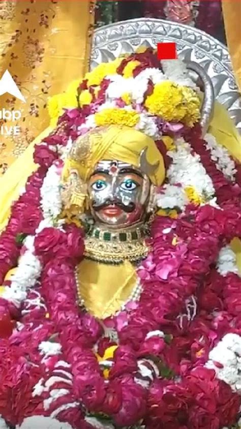 शिवनवरात्रि के मौके पर बाबा महाकाल का मनमहेश स्वरूप में श्रृंगार किया