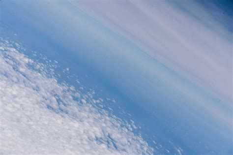 有关skywatching 光 冷靜 卷雲 和平的 夏日的天空 大氣的 天上 天性 天氣 天空 天空图案 天體 寧靜
