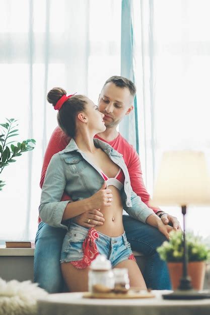 Schönes Paar Zu Hause Kostenlose Foto