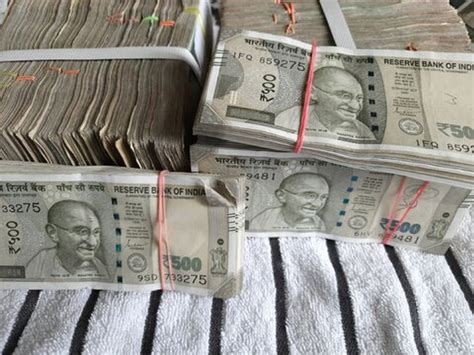 Rbi Not Thinking Of Withdrawing Rs 500 Notes Or Re Introducing 1k