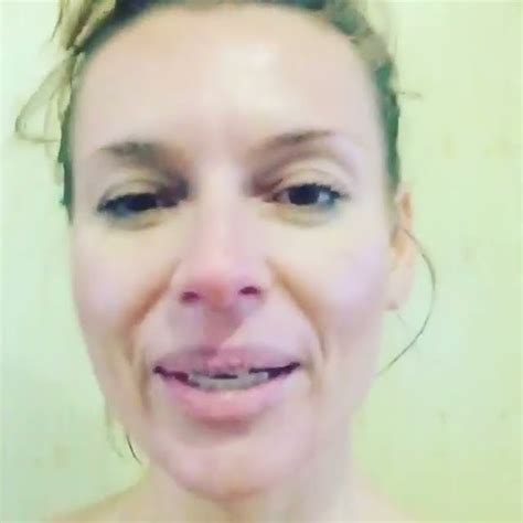 Голая Любовь Толкалина залезла в бассейн Youtube