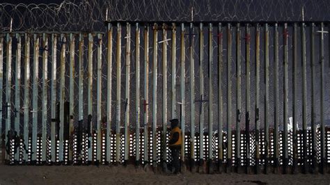 Tens Of Thousands Migrants Wait At U S Border For Asylum Limits To End