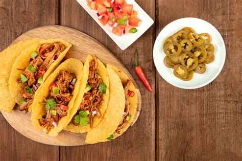 가져온된 고기 아보카도 칠리 페 퍼 실 란 트 Jalapenos와 텍스트에 대 한 장소 멕시코 타코의 오버 헤드 사진 0명에