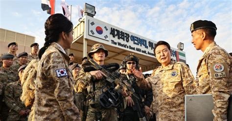 Uae 아크부대 찾은 尹 “형제국의 적은 우리의 적” 청계천 옆 사진관