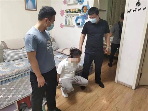 好人山东：抓嫌犯辅警受伤，鲜血直流仍不放弃梅俊钰嫌疑人左手