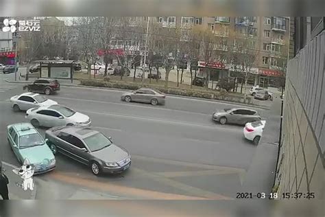 监控这出租车是专业碰瓷的吧成功弄了个前车全责 前车 全责 成功
