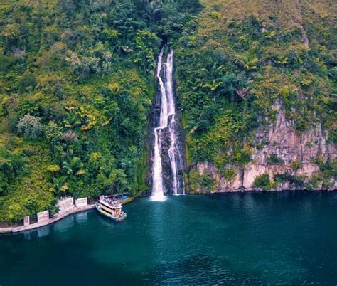 Air Terjun Situmurun Airnya Mengalir Langsung Ke Danau Toba