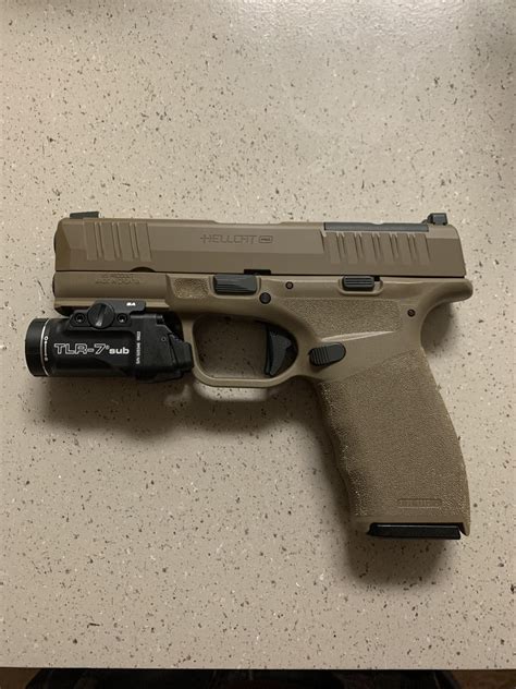 Just Found Out My Hellcat 13 Round Mag Baseplate Can Be Put Onto My 15 Round Mag To Extend It 2