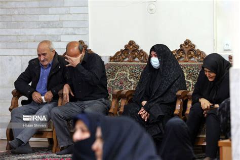 همشهری آنلاین تصاویری دردناک از خانواده های داغدار حادثه تروریستی کرمان