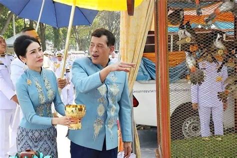 泰国王室新瓜，“诗贵妃”重获封号回宫！昔日侍女成宠妃，一时风头无两欧拉妮娜甘娅妮