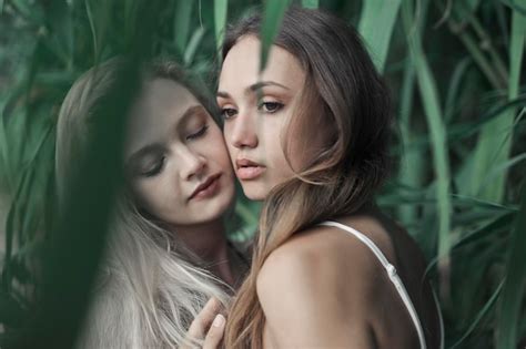 Page 8 Beautiful Girls Kissing Images Free Download On Freepik