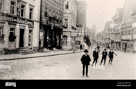 Jugendliche Auf Der Hauptstrasse Aufnahmedatum 01 01 1910 31 12 1925