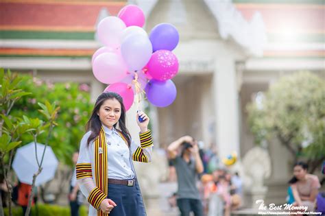 ช่างภาพรับปริญญา ถ่ายรูปรับปริญญา หาช่างภาพ ถ่ายรูปรับปริญญานอกรอบ