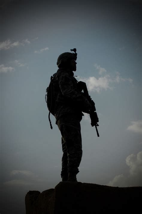 フリー画像戦争写真兵士ソルジャー人物写真アメリカ軍兵士シルエット夕日夕焼け夕暮れ画像素材なら！無料・フリー写真素材のフリー
