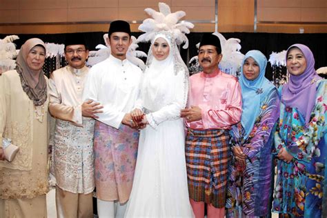 Irma Hasmie Dan Suami Wow Bukan Calang Calang Orang Sebenarnya Suami