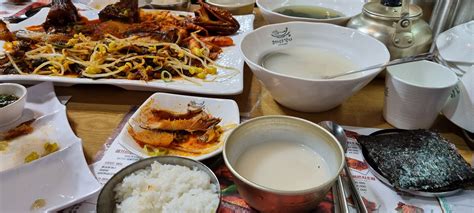 태규 오랜만에 좋은 형님들과 점심을 했다 점심때 함께 수저를 든다는 건 정을 나누는 일이기도 하거니와 아내에게 면목이 서는 일이기도 하다 곧 죽어도 나 밖에서 밥먹을