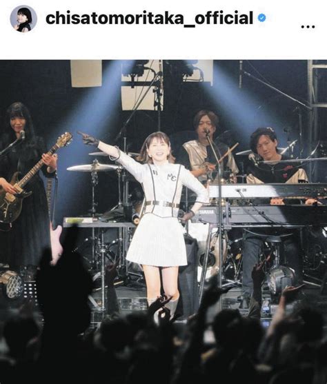 森高千里、白いミニスカートでライブ【写真】：中日スポーツ・東京中日スポーツ