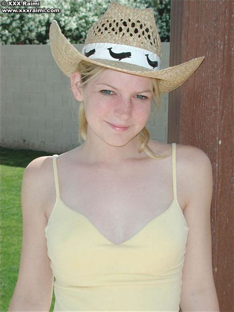 Pictures Of Xxx Raimi Getting Nude In The Backyard Porn Pictures Xxx