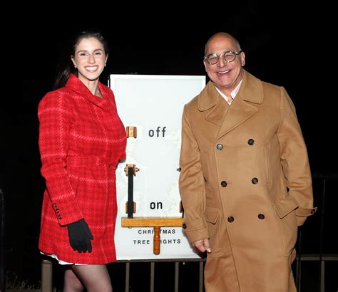 Medžių įžiebimo Ceremonija Abi Carter Ir Patrick Evans Palm Springso Oro Tramvajus