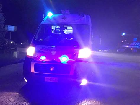 Salva Mamma E Figlioletta Dopo Un Incidente Stradale Ora Vive In Auto