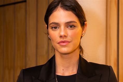 Sasha Meneghel troca beijos o marido João Figueiredo em evento